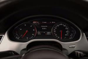 Pelēks Audi A8 2010 Jelgava, ar dzinēja tilpumu 4.20 L un nobraukumu 300 tūkst. km par 12900 €, foto 18 vietnē AUTOMOTO.COM.LV