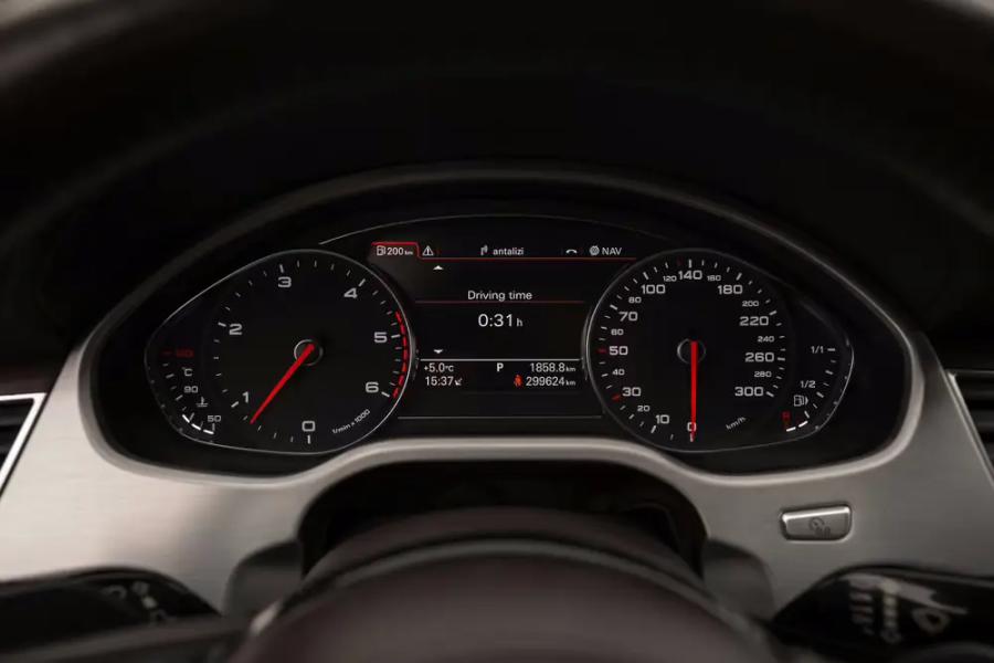 Pelēks Audi A8 2010 Jelgava, ar dzinēja tilpumu 4.20 L un nobraukumu 300 tūkst. km par 12900 €, foto 18 vietnē AUTOMOTO.COM.LV