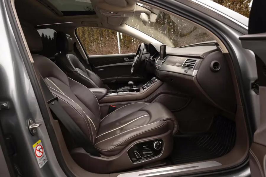 Pelēks Audi A8 2010 Jelgava, ar dzinēja tilpumu 4.20 L un nobraukumu 300 tūkst. km par 12900 €, foto 19 vietnē AUTOMOTO.COM.LV