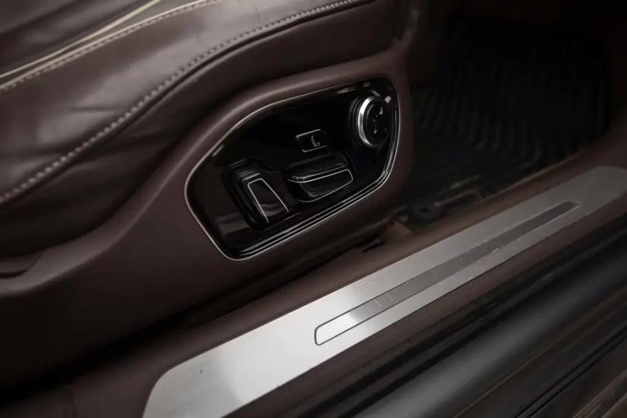 Pelēks Audi A8 2010 Jelgava, ar dzinēja tilpumu 4.20 L un nobraukumu 300 tūkst. km par 12900 €, foto 20 vietnē AUTOMOTO.COM.LV