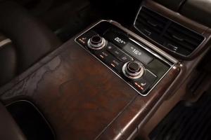 Pelēks Audi A8 2010 Jelgava, ar dzinēja tilpumu 4.20 L un nobraukumu 300 tūkst. km par 12900 €, foto 28 vietnē AUTOMOTO.COM.LV