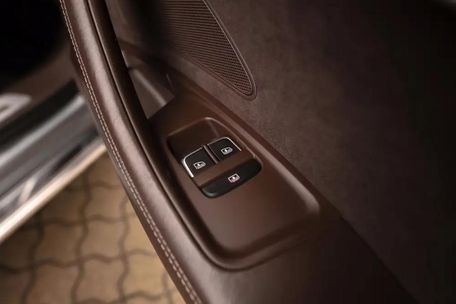 Pelēks Audi A8 2010 Jelgava, ar dzinēja tilpumu 4.20 L un nobraukumu 300 tūkst. km par 12900 €, foto 31 vietnē AUTOMOTO.COM.LV