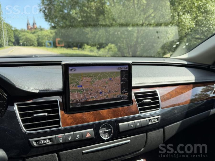 Grey Audi A8 2010 in Rezekne, with an engine capacity of 3.00 L and mileage of 264 thousand km for 11690 €, photo 28 on AUTOMOTO.COM.LV
