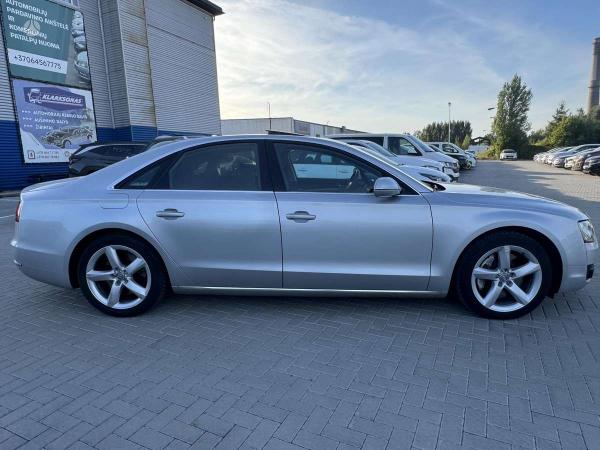 Grey Audi A8 2010 in Taurage, with an engine capacity of 4.13 L and mileage of 243 thousand km for 9100 €, photo 4 on AUTOMOTO.COM.LV