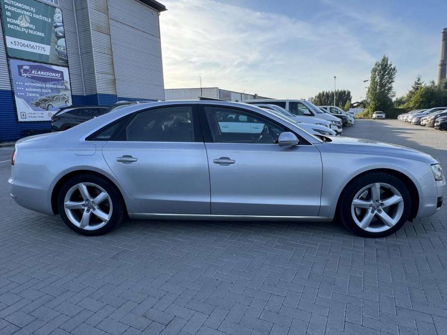 Grey Audi A8 2010 in Taurage, with an engine capacity of 4.13 L and mileage of 243 thousand km for 9100 €, photo 5 on AUTOMOTO.COM.LV