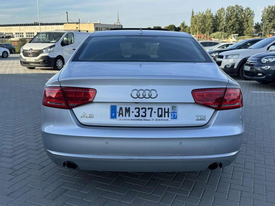 Grey Audi A8 2010 in Taurage, with an engine capacity of 4.13 L and mileage of 243 thousand km for 9100 €, photo 7 on AUTOMOTO.COM.LV