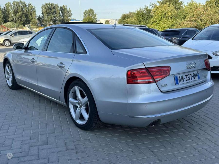 Grey Audi A8 2010 in Taurage, with an engine capacity of 4.13 L and mileage of 243 thousand km for 9100 €, photo 8 on AUTOMOTO.COM.LV