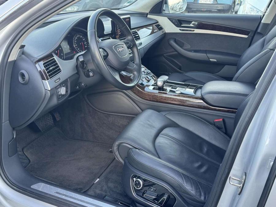 Grey Audi A8 2010 in Taurage, with an engine capacity of 4.13 L and mileage of 243 thousand km for 9100 €, photo 9 on AUTOMOTO.COM.LV