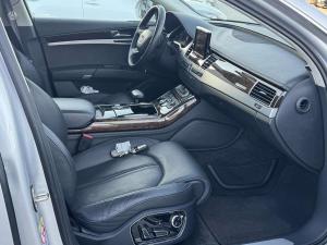 Grey Audi A8 2010 in Taurage, with an engine capacity of 4.13 L and mileage of 243 thousand km for 9100 €, photo 10 on AUTOMOTO.COM.LV