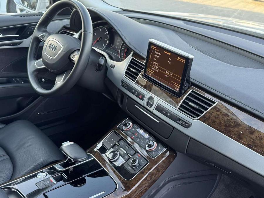 Grey Audi A8 2010 in Taurage, with an engine capacity of 4.13 L and mileage of 243 thousand km for 9100 €, photo 11 on AUTOMOTO.COM.LV