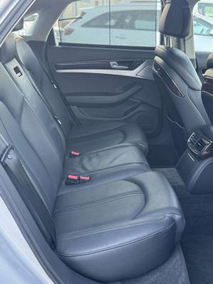 Grey Audi A8 2010 in Taurage, with an engine capacity of 4.13 L and mileage of 243 thousand km for 9100 €, photo 12 on AUTOMOTO.COM.LV