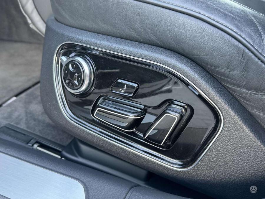 Grey Audi A8 2010 in Taurage, with an engine capacity of 4.13 L and mileage of 243 thousand km for 9100 €, photo 14 on AUTOMOTO.COM.LV