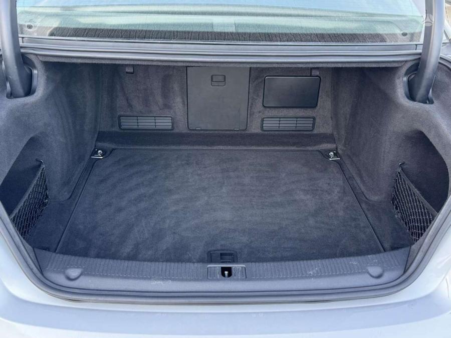 Grey Audi A8 2010 in Taurage, with an engine capacity of 4.13 L and mileage of 243 thousand km for 9100 €, photo 25 on AUTOMOTO.COM.LV