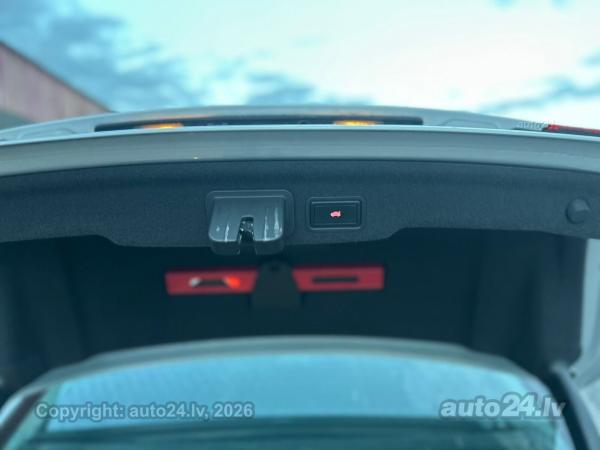Grey Audi A8 2010 in Tallinn, with an engine capacity of 4.20 L and mileage of 243 thousand km for 11399 €, photo 6 on AUTOMOTO.COM.LV
