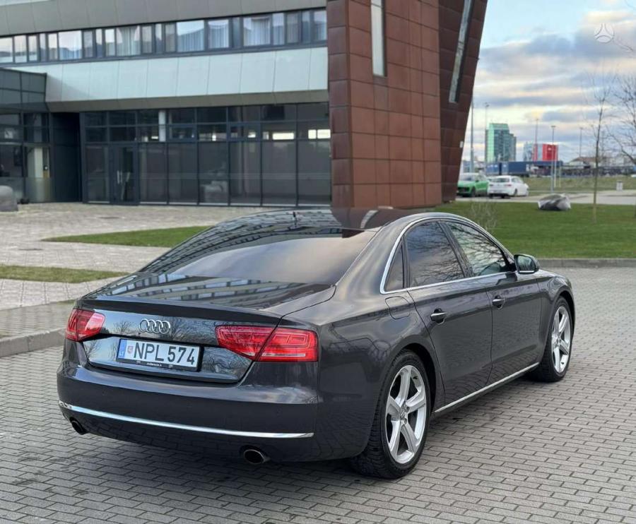 Grey Audi A8 2011 in Klaipeda, with an engine capacity of 4.13 L and mileage of 287 thousand km for 14700 €, photo 4 on AUTOMOTO.COM.LV
