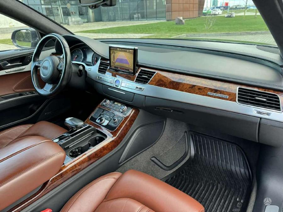 Grey Audi A8 2011 in Klaipeda, with an engine capacity of 4.13 L and mileage of 287 thousand km for 14700 €, photo 10 on AUTOMOTO.COM.LV