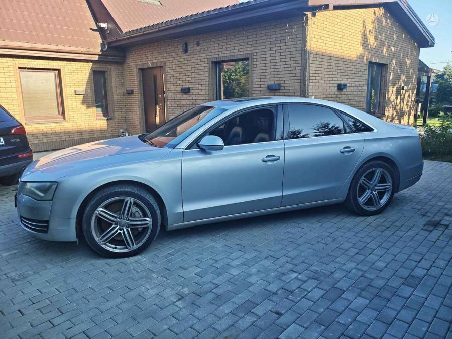 Grey Audi A8 2011 in Vilnius, with an engine capacity of 4.16 L and mileage of 305 thousand km for 7250 €, photo 1 on AUTOMOTO.COM.LV