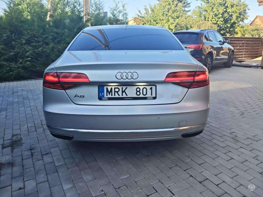 Grey Audi A8 2011 in Vilnius, with an engine capacity of 4.16 L and mileage of 305 thousand km for 7250 €, photo 3 on AUTOMOTO.COM.LV