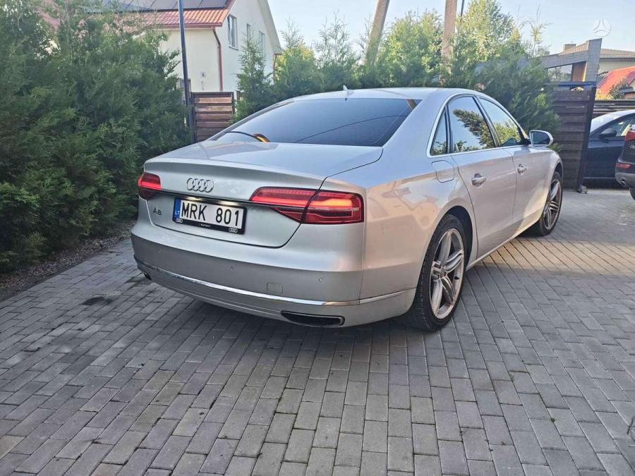 Grey Audi A8 2011 in Vilnius, with an engine capacity of 4.16 L and mileage of 305 thousand km for 7250 €, photo 4 on AUTOMOTO.COM.LV