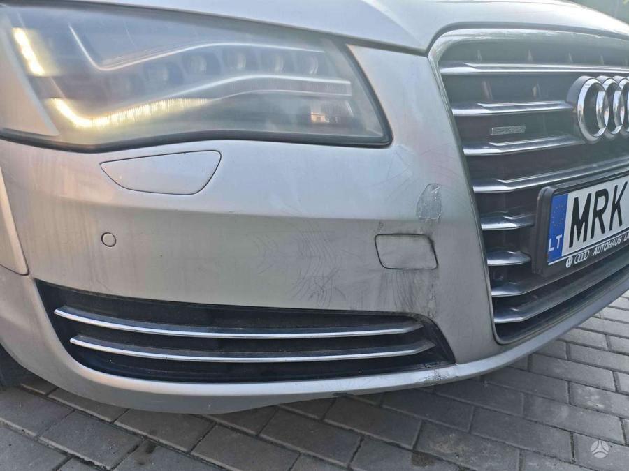 Grey Audi A8 2011 in Vilnius, with an engine capacity of 4.16 L and mileage of 305 thousand km for 7250 €, photo 6 on AUTOMOTO.COM.LV