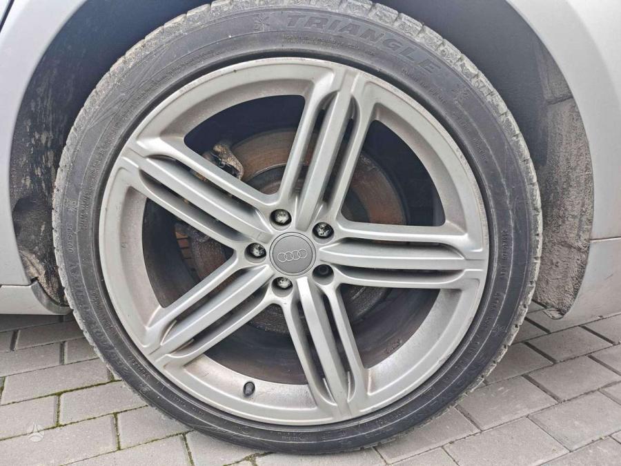 Grey Audi A8 2011 in Vilnius, with an engine capacity of 4.16 L and mileage of 305 thousand km for 7250 €, photo 9 on AUTOMOTO.COM.LV