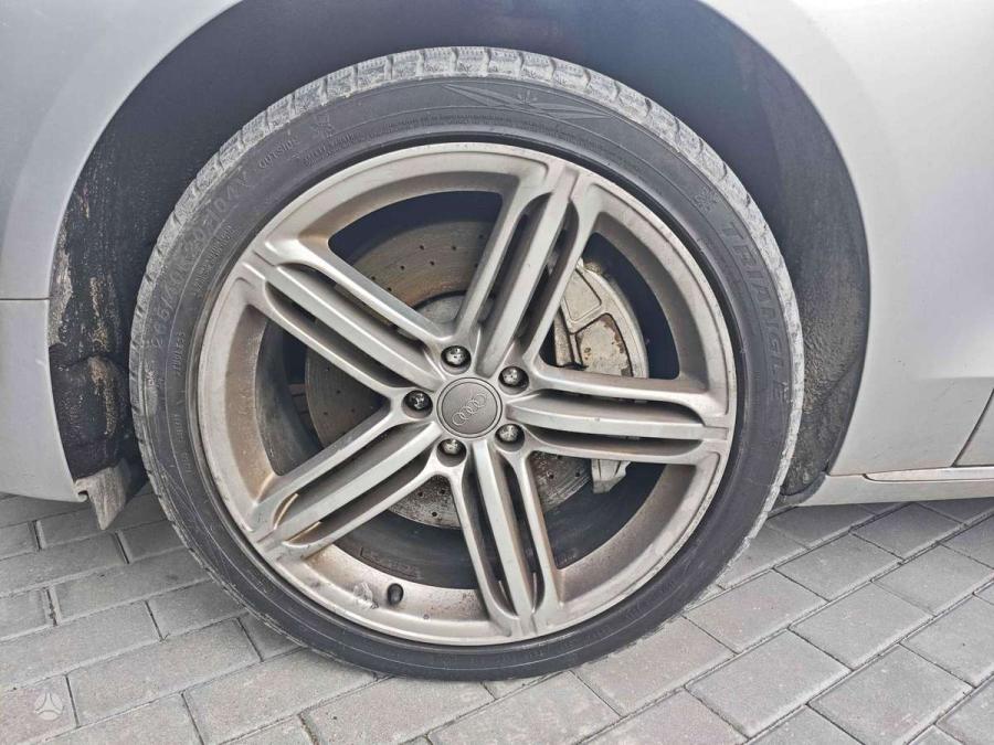 Grey Audi A8 2011 in Vilnius, with an engine capacity of 4.16 L and mileage of 305 thousand km for 7250 €, photo 10 on AUTOMOTO.COM.LV
