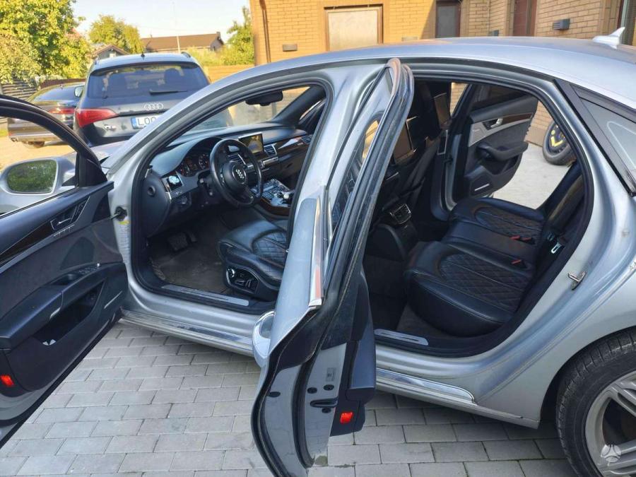 Grey Audi A8 2011 in Vilnius, with an engine capacity of 4.16 L and mileage of 305 thousand km for 7250 €, photo 11 on AUTOMOTO.COM.LV