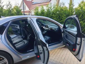 Grey Audi A8 2011 in Vilnius, with an engine capacity of 4.16 L and mileage of 305 thousand km for 7250 €, photo 12 on AUTOMOTO.COM.LV