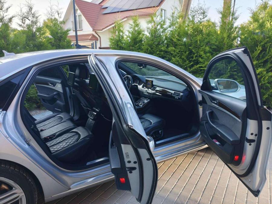 Grey Audi A8 2011 in Vilnius, with an engine capacity of 4.16 L and mileage of 305 thousand km for 7250 €, photo 12 on AUTOMOTO.COM.LV