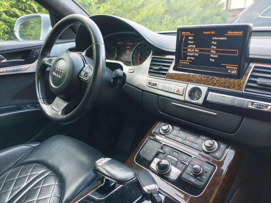 Grey Audi A8 2011 in Vilnius, with an engine capacity of 4.16 L and mileage of 305 thousand km for 7250 €, photo 13 on AUTOMOTO.COM.LV