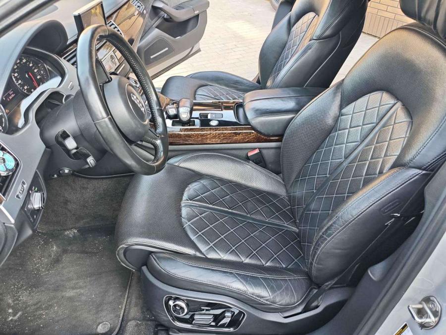Grey Audi A8 2011 in Vilnius, with an engine capacity of 4.16 L and mileage of 305 thousand km for 7250 €, photo 19 on AUTOMOTO.COM.LV