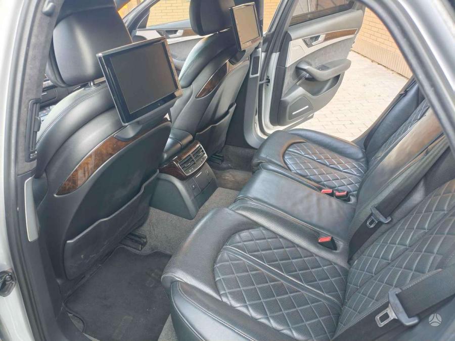 Grey Audi A8 2011 in Vilnius, with an engine capacity of 4.16 L and mileage of 305 thousand km for 7250 €, photo 20 on AUTOMOTO.COM.LV