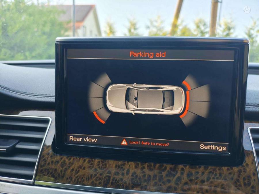 Grey Audi A8 2011 in Vilnius, with an engine capacity of 4.16 L and mileage of 305 thousand km for 7250 €, photo 30 on AUTOMOTO.COM.LV