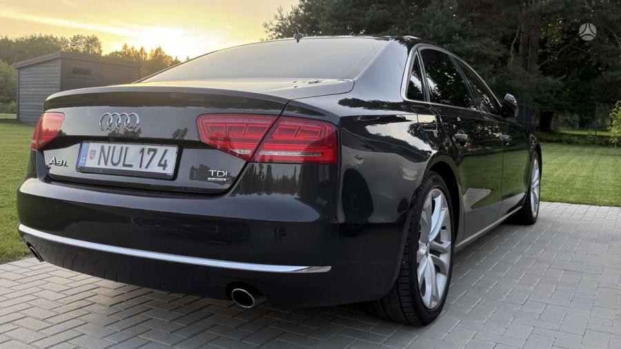 Grey Audi A8 2011 in Siauliai, with an engine capacity of 3.00 L and mileage of 430 thousand km for 9500 €, photo 4 on AUTOMOTO.COM.LV