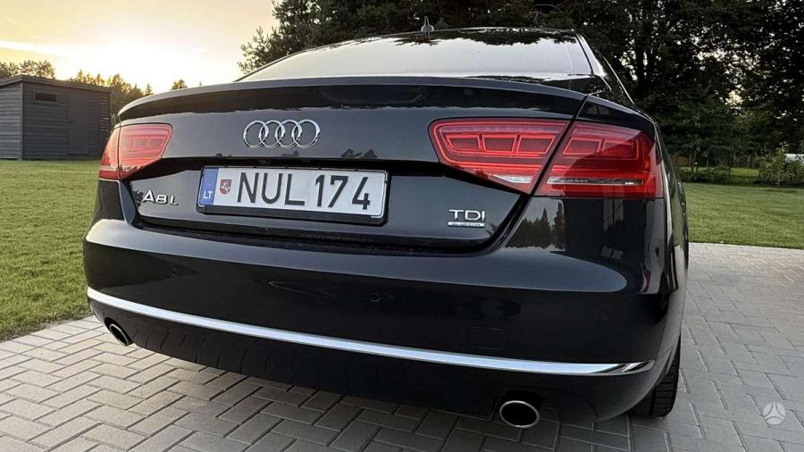 Grey Audi A8 2011 in Siauliai, with an engine capacity of 3.00 L and mileage of 430 thousand km for 9500 €, photo 9 on AUTOMOTO.COM.LV