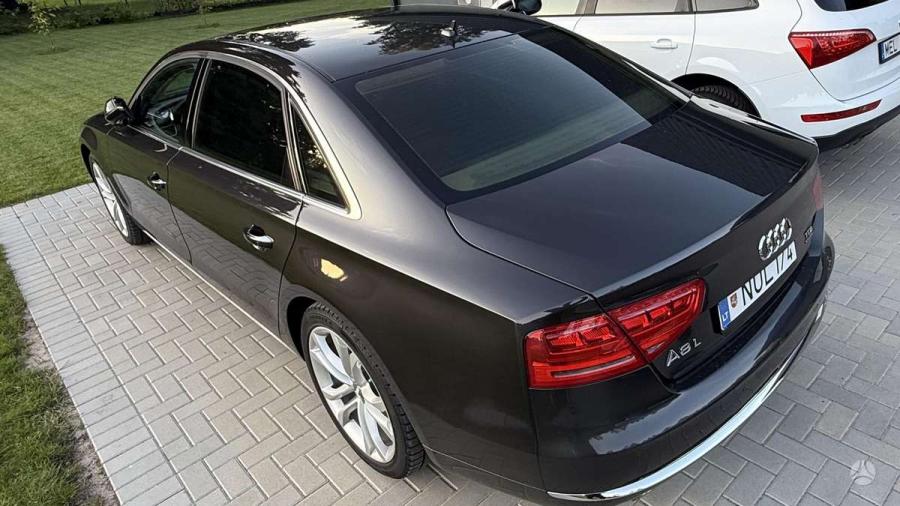 Grey Audi A8 2011 in Siauliai, with an engine capacity of 3.00 L and mileage of 430 thousand km for 9500 €, photo 13 on AUTOMOTO.COM.LV