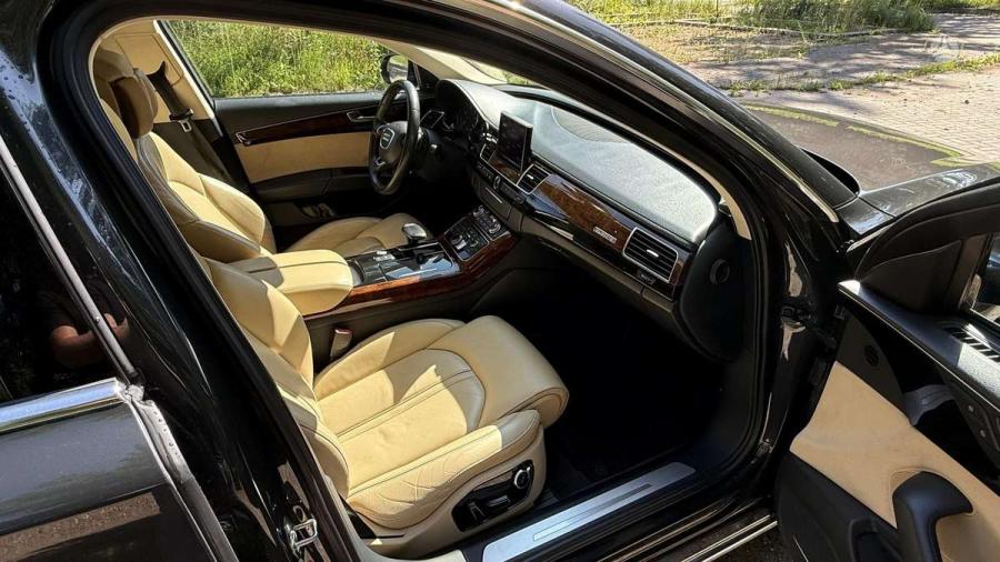 Grey Audi A8 2011 in Siauliai, with an engine capacity of 3.00 L and mileage of 430 thousand km for 9500 €, photo 15 on AUTOMOTO.COM.LV