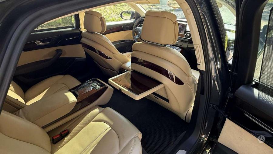 Grey Audi A8 2011 in Siauliai, with an engine capacity of 3.00 L and mileage of 430 thousand km for 9500 €, photo 17 on AUTOMOTO.COM.LV