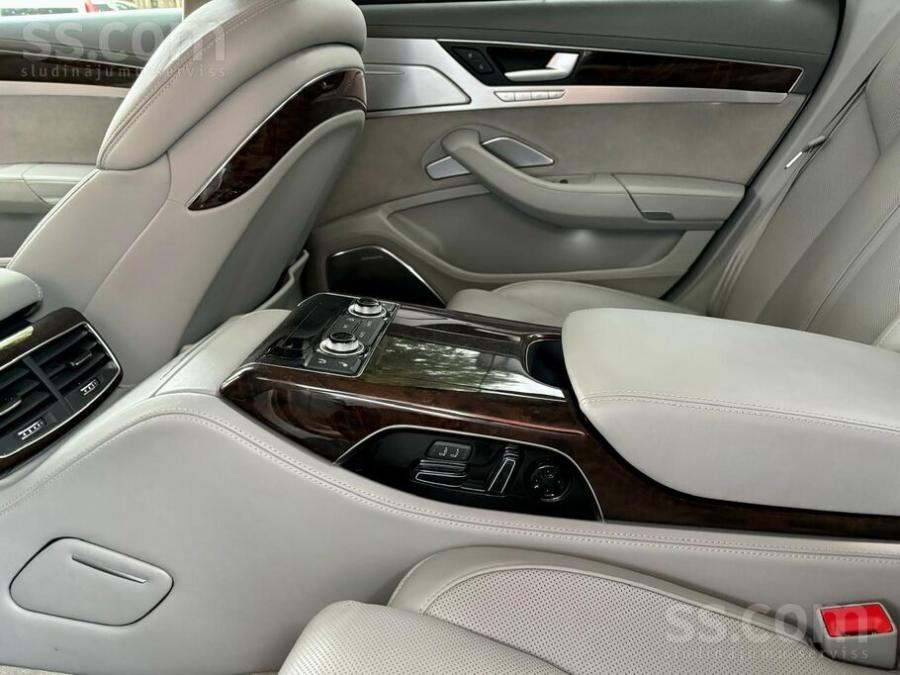 Grey Audi A8 2011 in Riga, with an engine capacity of 6.30 L and mileage of 0 thousand km for 10499 €, photo 4 on AUTOMOTO.COM.LV