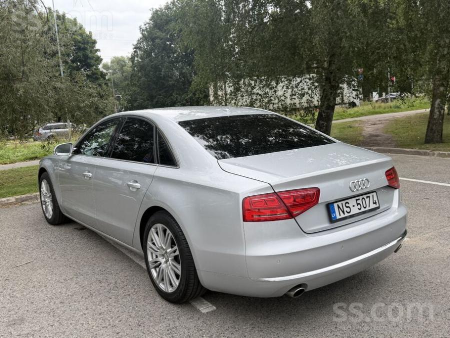 Grey Audi A8 2011 in Riga, with an engine capacity of 3.00 L and mileage of 299 thousand km for 11000 €, photo 3 on AUTOMOTO.COM.LV