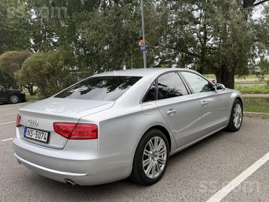 Grey Audi A8 2011 in Riga, with an engine capacity of 3.00 L and mileage of 299 thousand km for 11000 €, photo 5 on AUTOMOTO.COM.LV