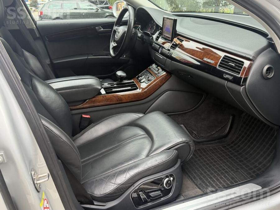 Grey Audi A8 2011 in Riga, with an engine capacity of 3.00 L and mileage of 299 thousand km for 11000 €, photo 6 on AUTOMOTO.COM.LV