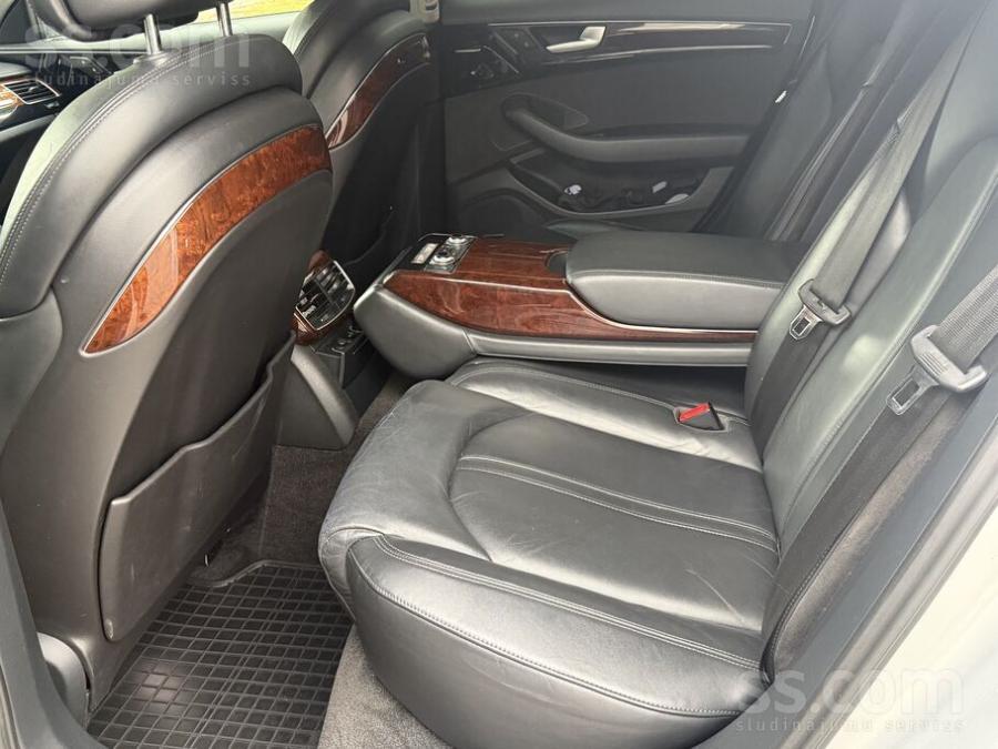 Grey Audi A8 2011 in Riga, with an engine capacity of 3.00 L and mileage of 299 thousand km for 11000 €, photo 9 on AUTOMOTO.COM.LV