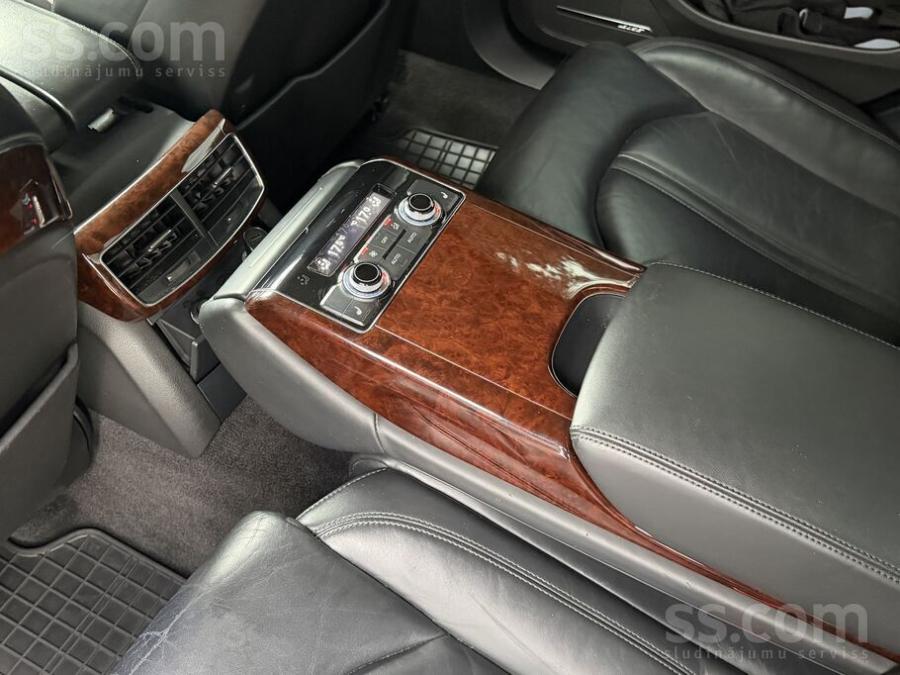 Grey Audi A8 2011 in Riga, with an engine capacity of 3.00 L and mileage of 299 thousand km for 11000 €, photo 10 on AUTOMOTO.COM.LV