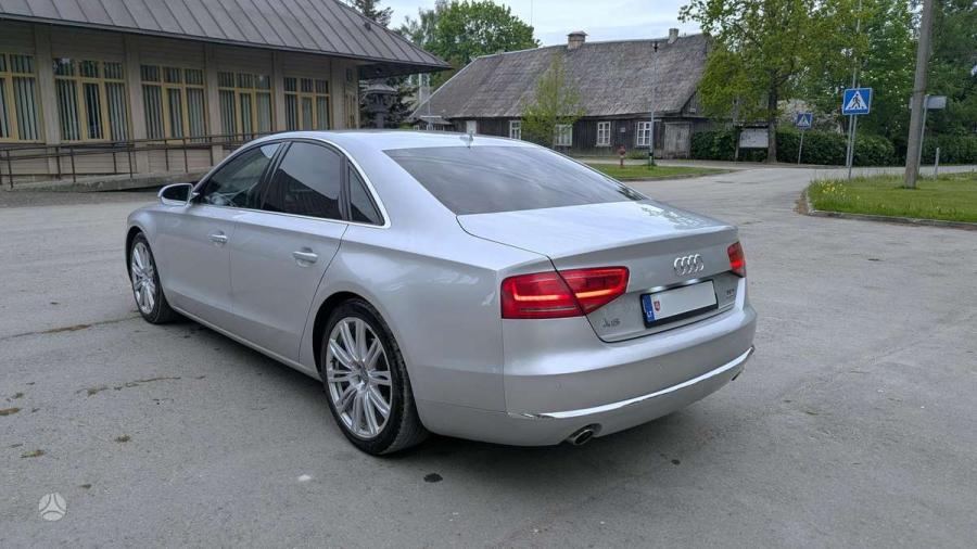 Grey Audi A8 2011 in Kretinga, with an engine capacity of 2.97 L and mileage of 285 thousand km for 10500 €, photo 8 on AUTOMOTO.COM.LV