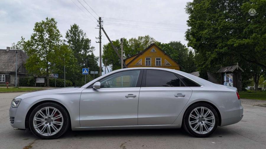 Grey Audi A8 2011 in Kretinga, with an engine capacity of 2.97 L and mileage of 285 thousand km for 10500 €, photo 9 on AUTOMOTO.COM.LV