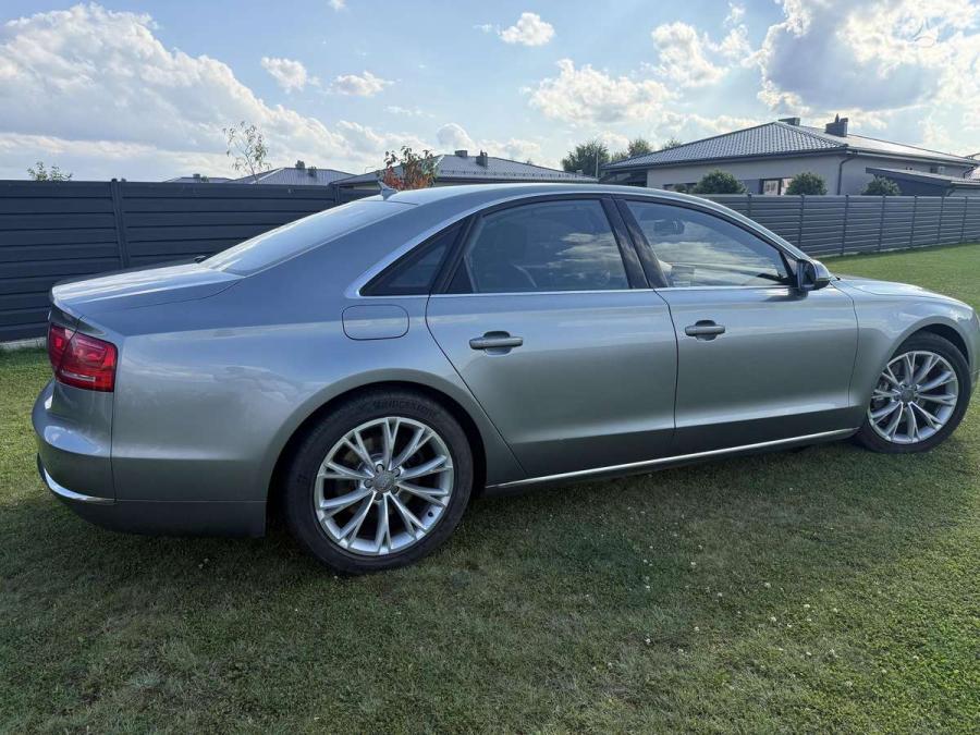 Grey Audi A8 2012 in Kaunas, with an engine capacity of 2.97 L and mileage of 225 thousand km for 14900 €, photo 4 on AUTOMOTO.COM.LV