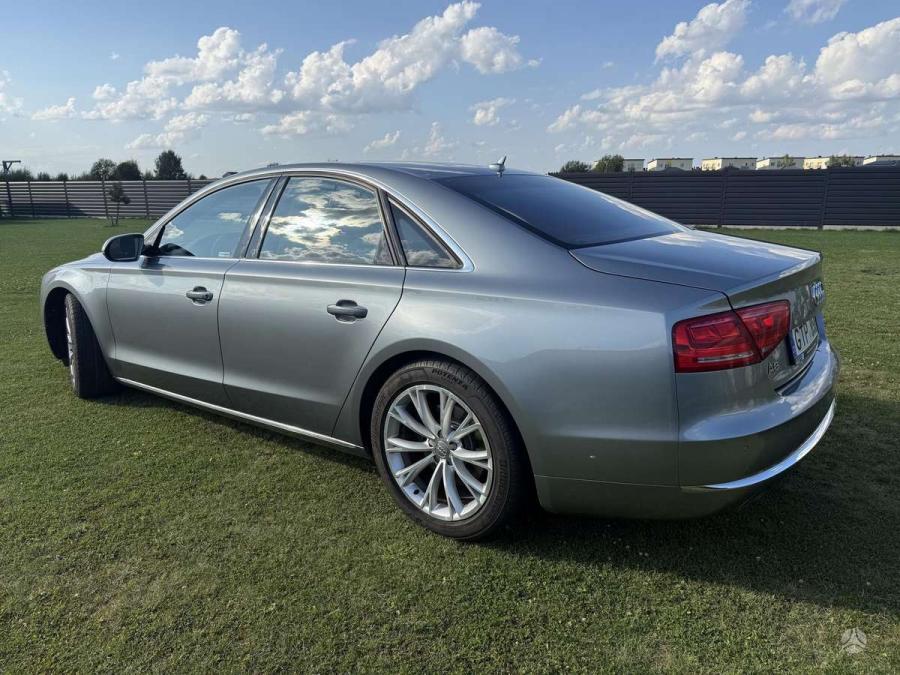 Grey Audi A8 2012 in Kaunas, with an engine capacity of 2.97 L and mileage of 225 thousand km for 14900 €, photo 5 on AUTOMOTO.COM.LV