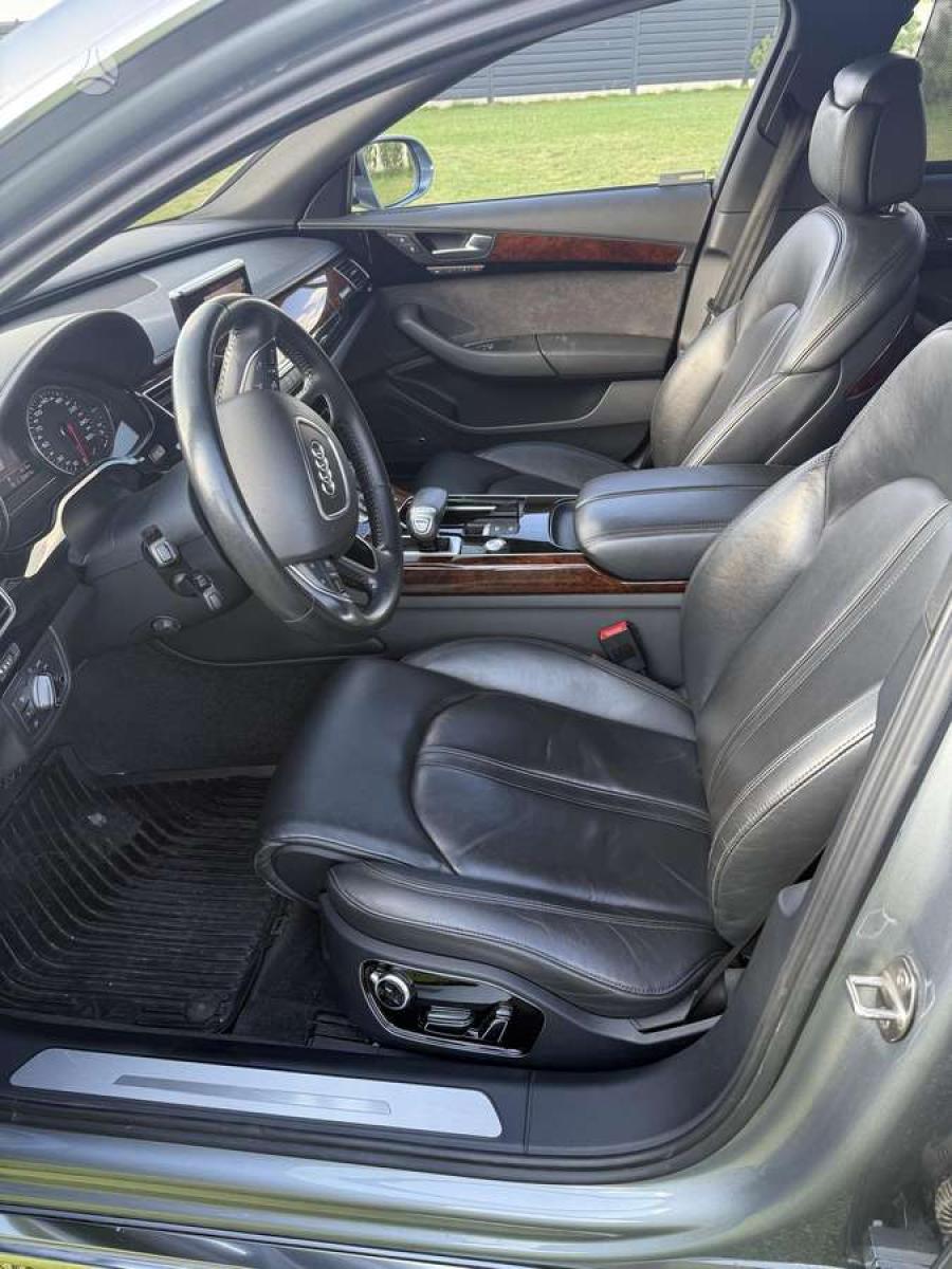 Grey Audi A8 2012 in Kaunas, with an engine capacity of 2.97 L and mileage of 225 thousand km for 14900 €, photo 6 on AUTOMOTO.COM.LV