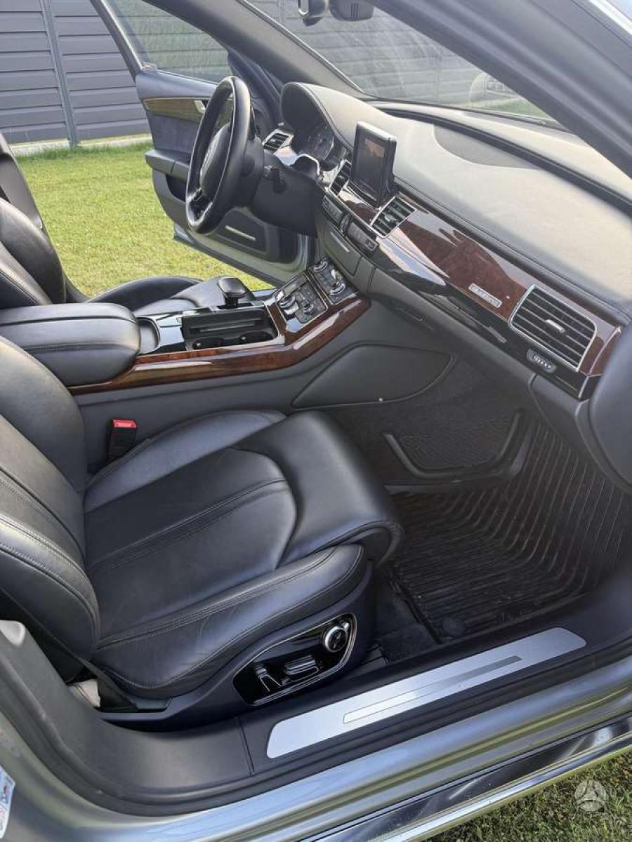 Grey Audi A8 2012 in Kaunas, with an engine capacity of 2.97 L and mileage of 225 thousand km for 14900 €, photo 7 on AUTOMOTO.COM.LV